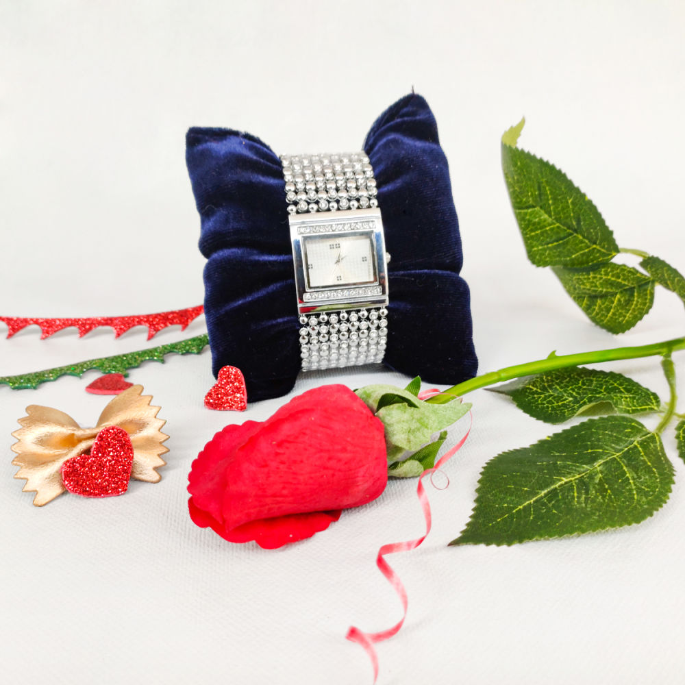 Marvelous Watch and Rose | Winni