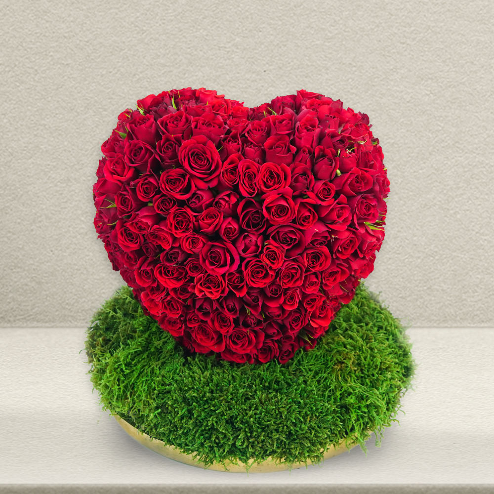 Romantic Red Heart Roses Arrangement | Winni
