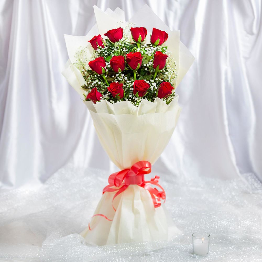 Classic Aura 12 Red Roses Bouquet | Winni