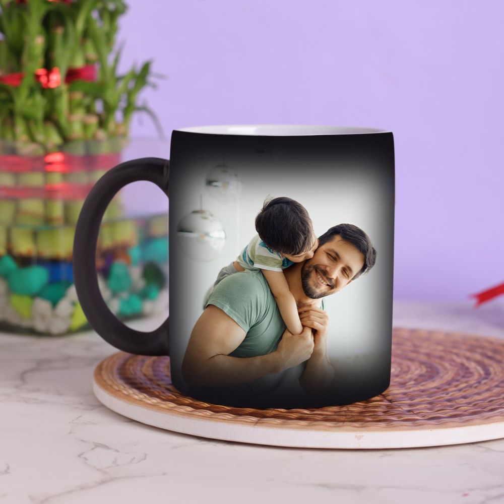 Cuddling Dad Personalized Magic Mug | Winni