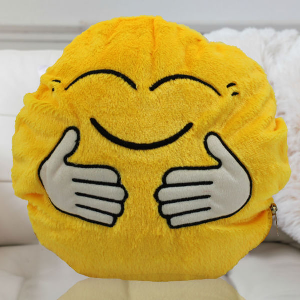 Hug Smiley Cushion | Winni
