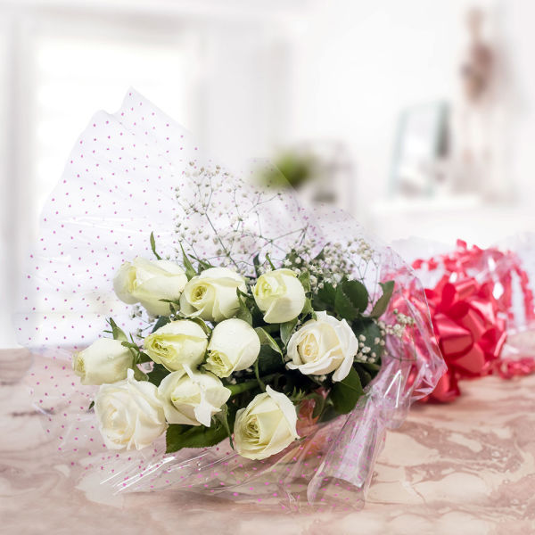 Glorious charm A bunch of White Roses | Winni