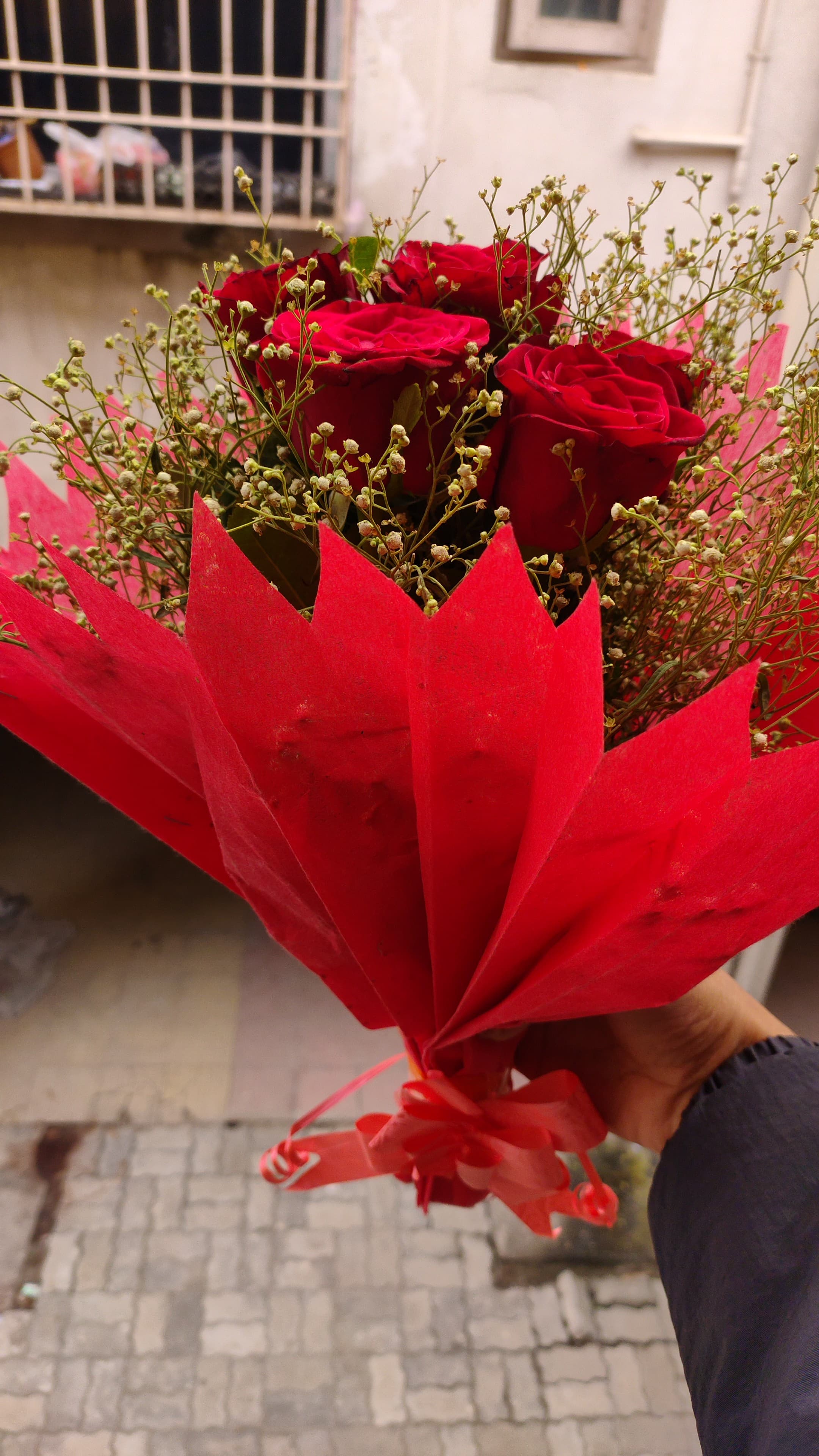 Classy 6 Red Roses Bouquet | Winni