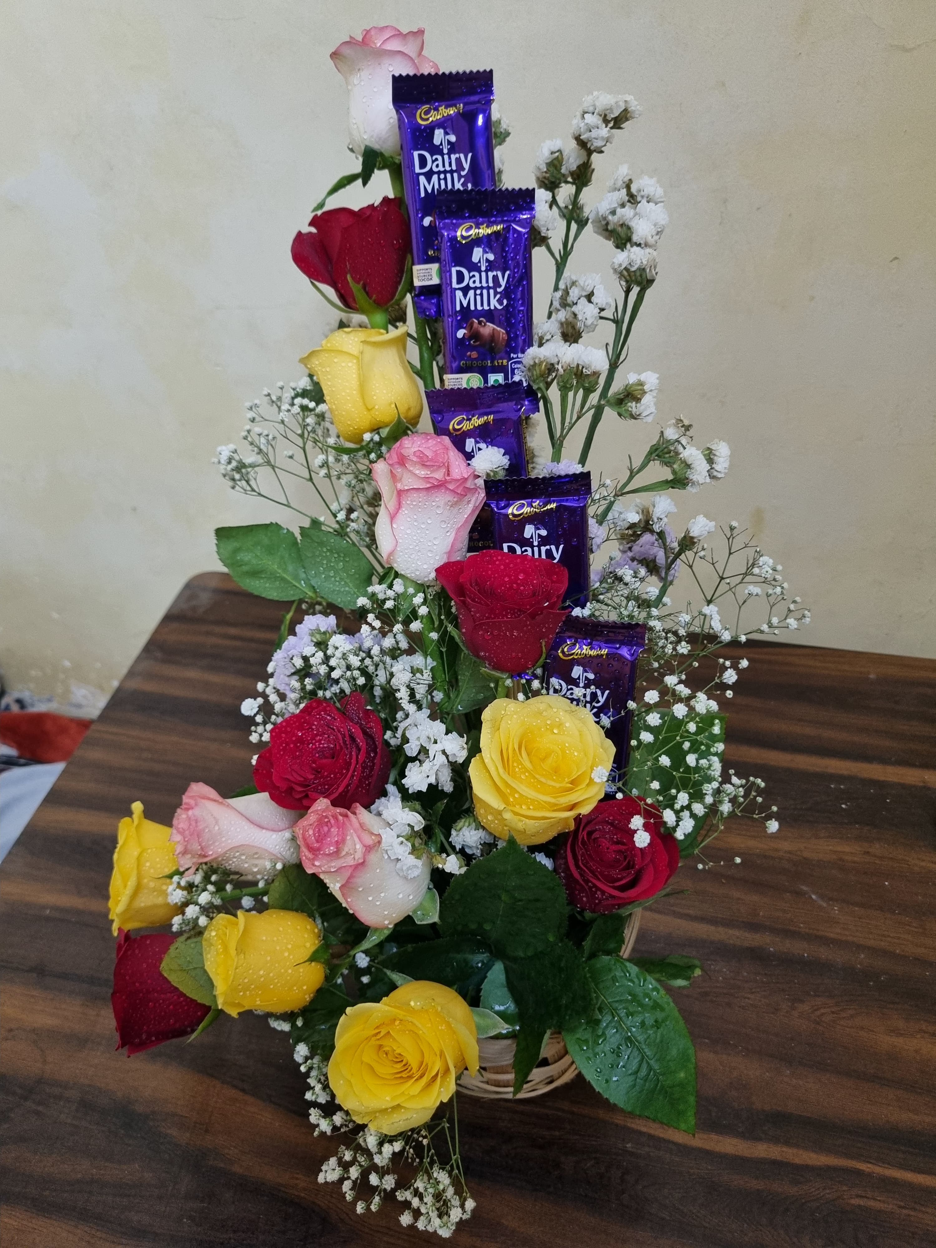 Mixed Roses Arrangement | Winni