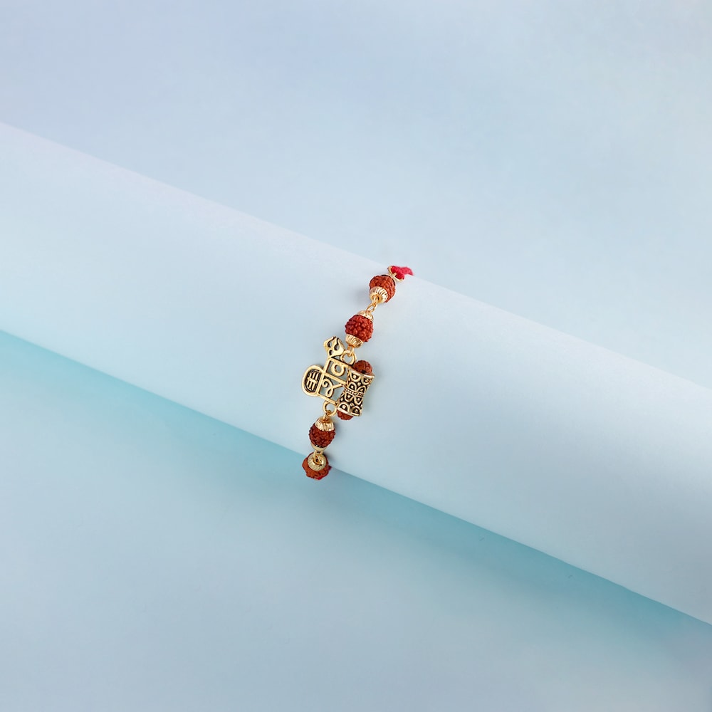 Shiva Rudraksha Rakhi With Soan Papdi 250 gm | Winni