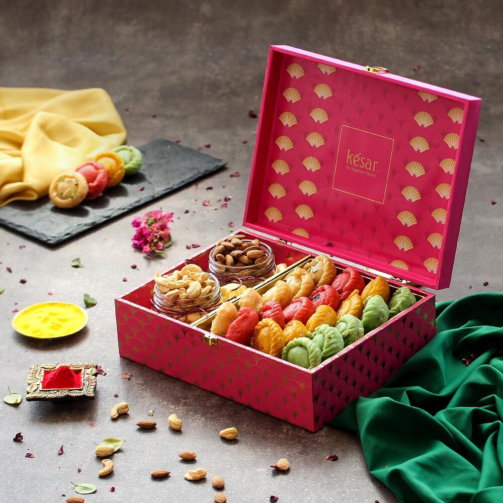 Roasted Nuts With Chandrakala And Herbal Color Hamper | Winni