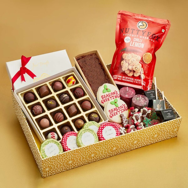 Christmas Wellness Cravings Chocolate and Cake Hamper | Winni